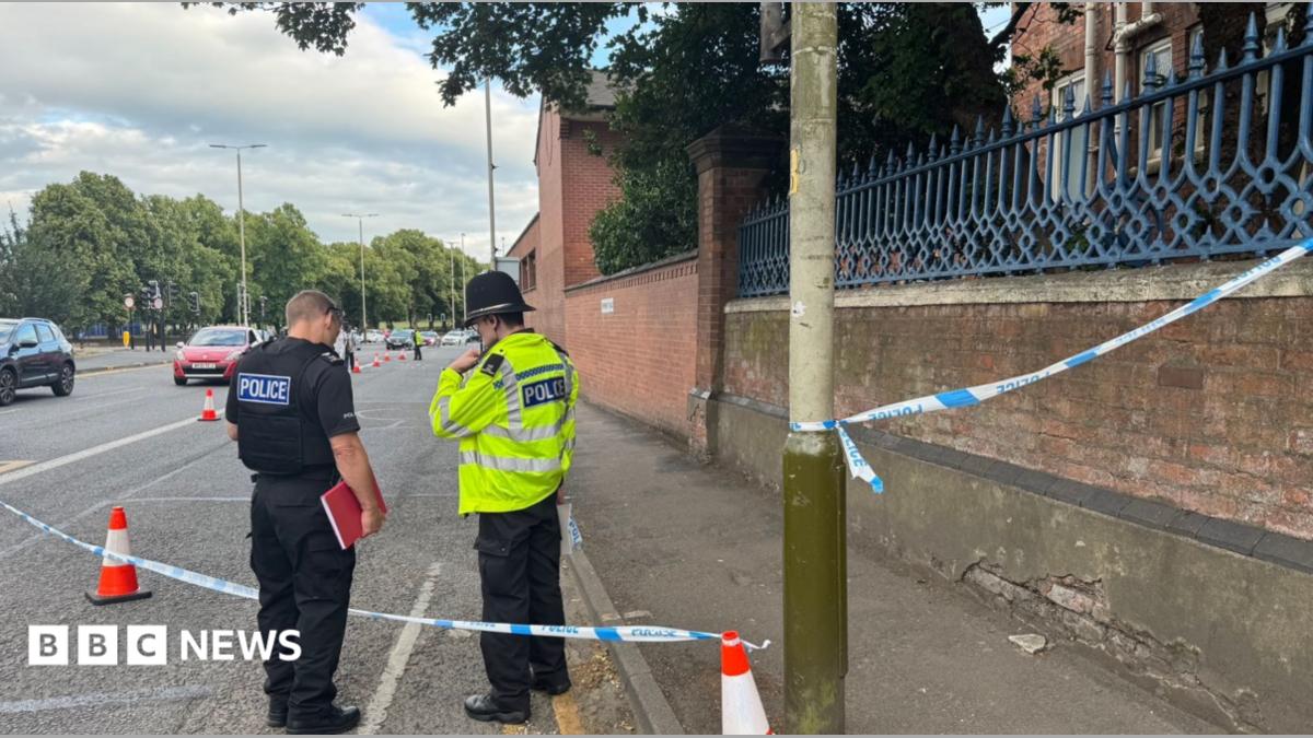 Murder charge over woman attacked following Leicester crash - BBC News