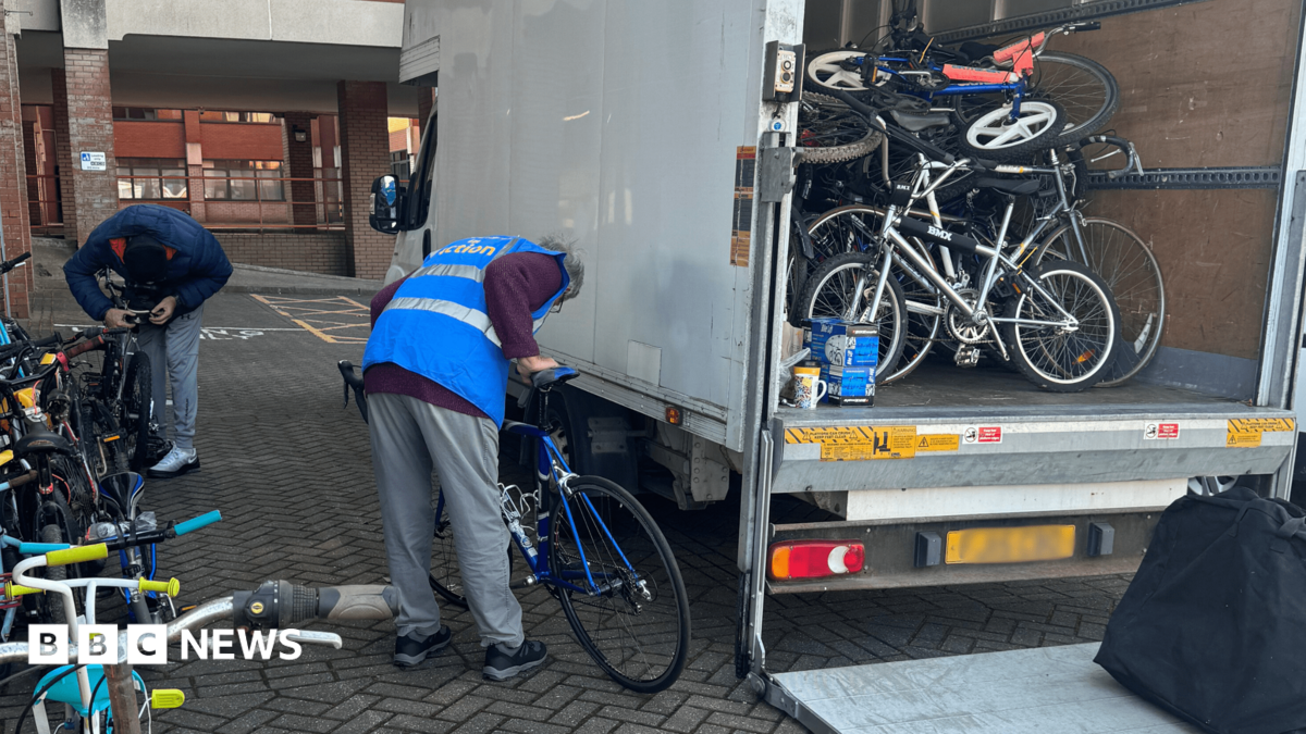 HMP Swaleside bike repair scheme taking scooter donations - BBC News