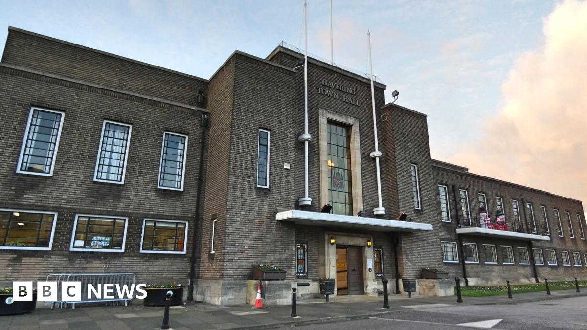 Havering Council aims to avoid bankruptcy with £12m of cuts - BBC News