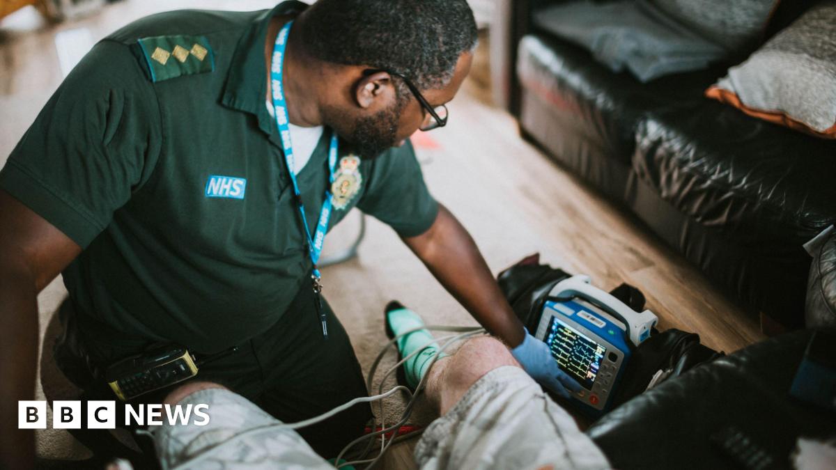 Slough knife crime first aid session launched during half term - BBC News