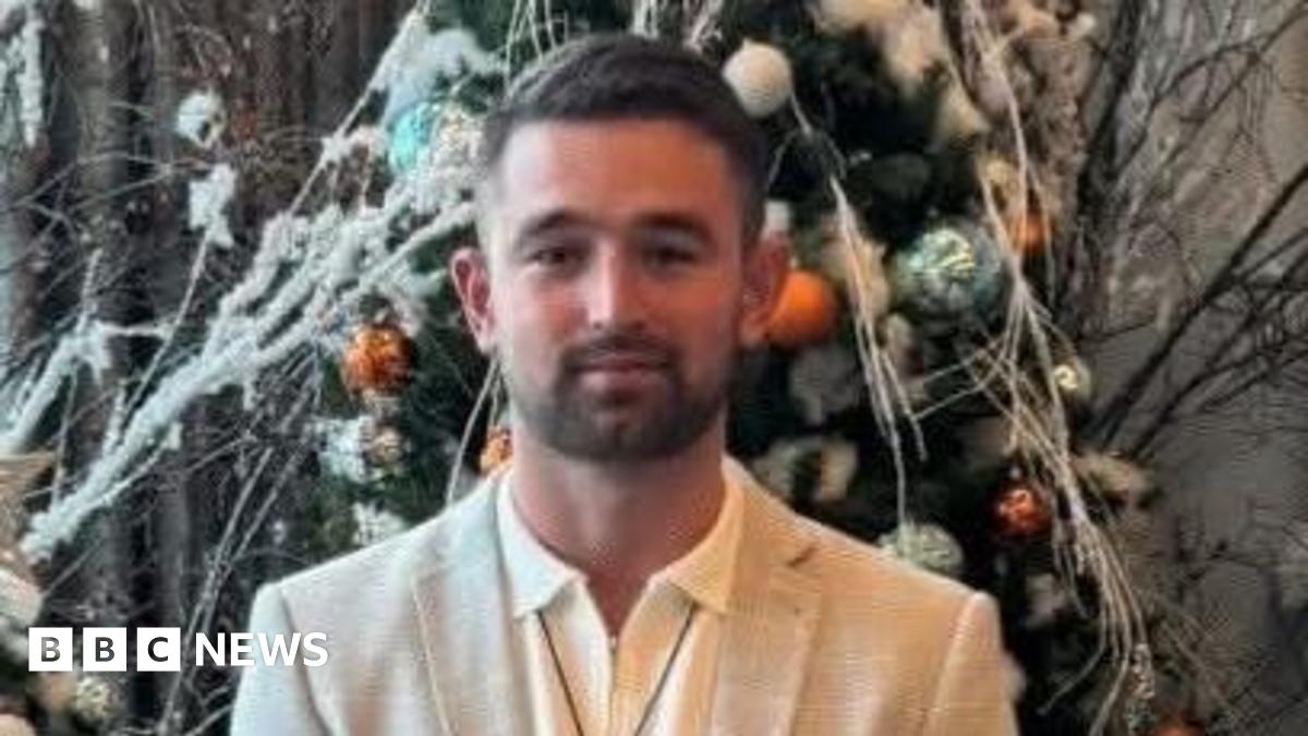 Fraserborough man dies after car crash in Australian outback - BBC News