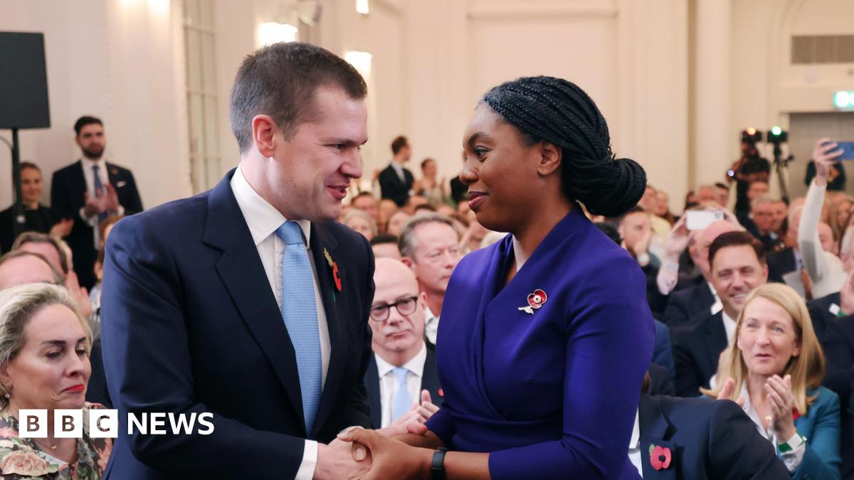 Robert Jenrick accepts role in Kemi Badenoch's top team - BBC News