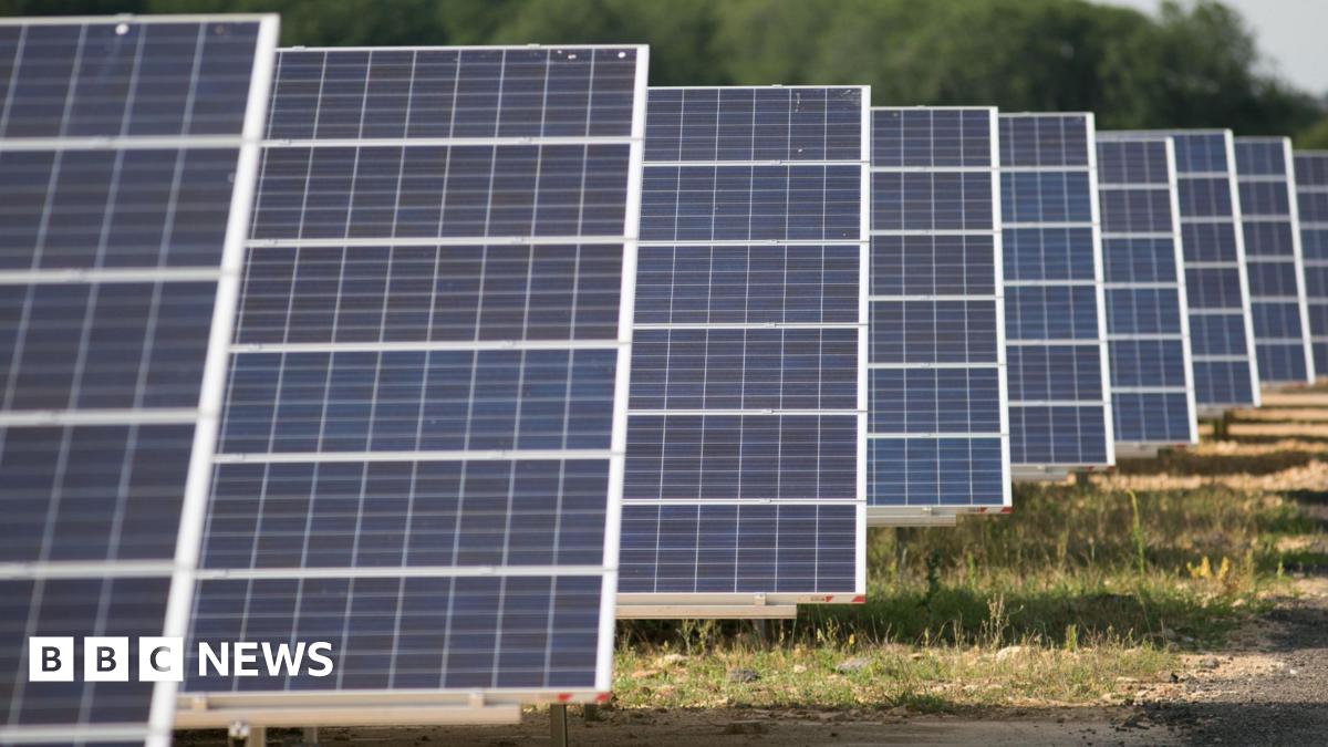 Surveys begin for Kingsway Solar Farm near Cambridge - BBC News