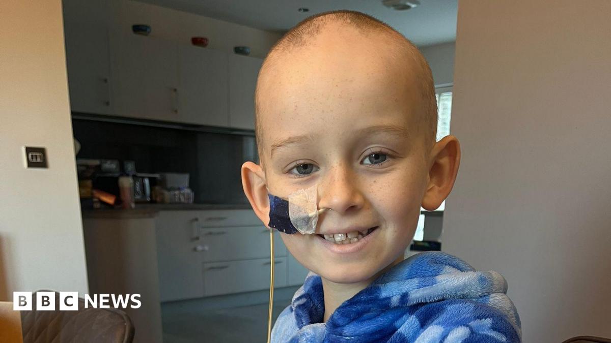 Mum of Ackworth boy with cancer calls support 'mind blowing' - BBC News
