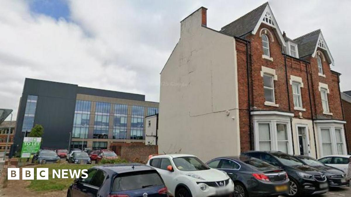 Student housing block approved in former Middlesbrough office - BBC News