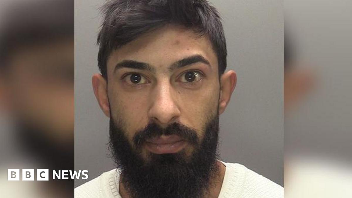 Man helped Boston killer try to flee UK after pub murder - BBC News