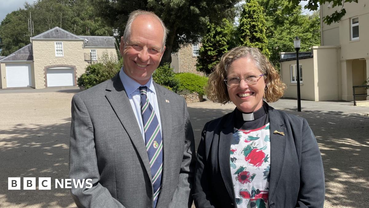 Former Jersey GP returns to island as rector - BBC News