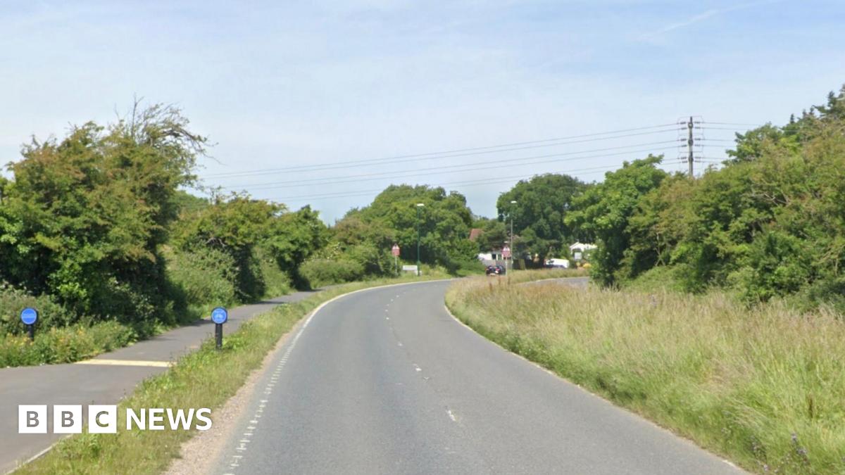 Bognor: Police appeal after death of 46-year-old in crash - BBC News