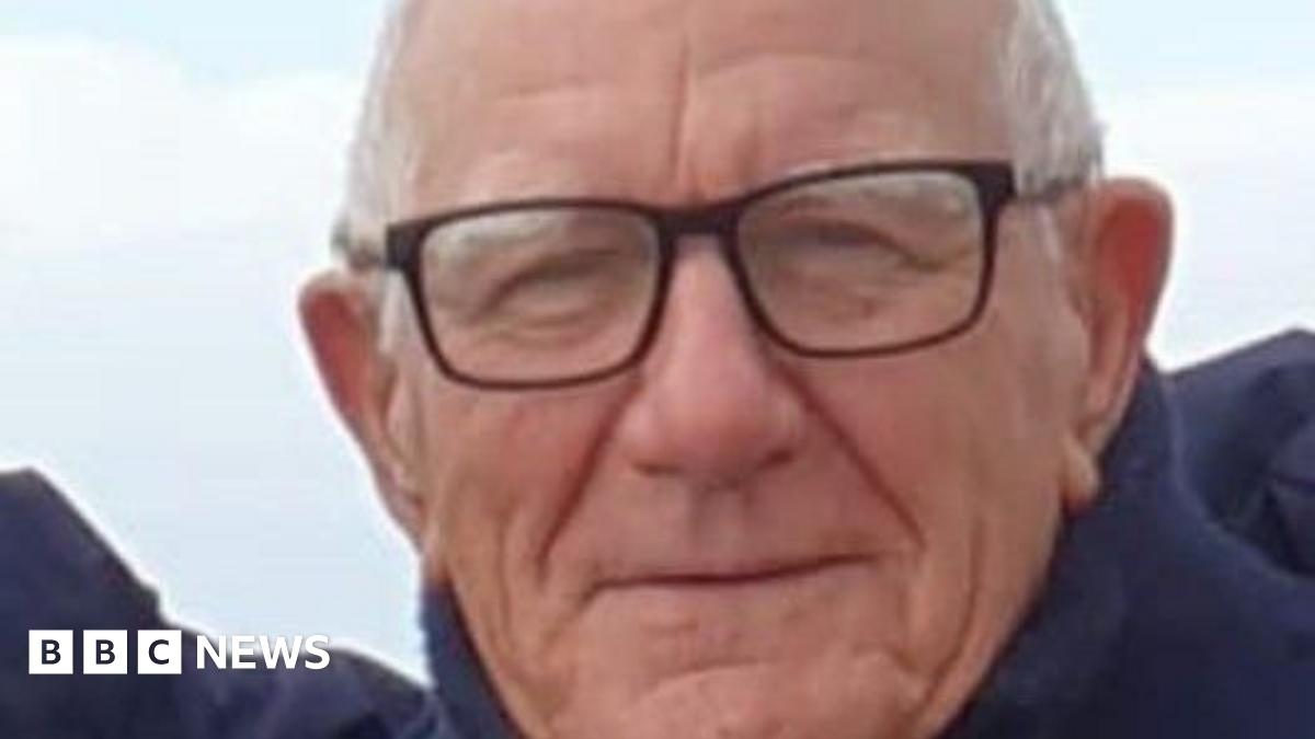 Suffolk police find body in search for missing Beccles man - BBC News