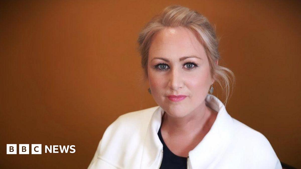 Former S4C boss sues channel after Mike Phillips Welsh row - BBC News