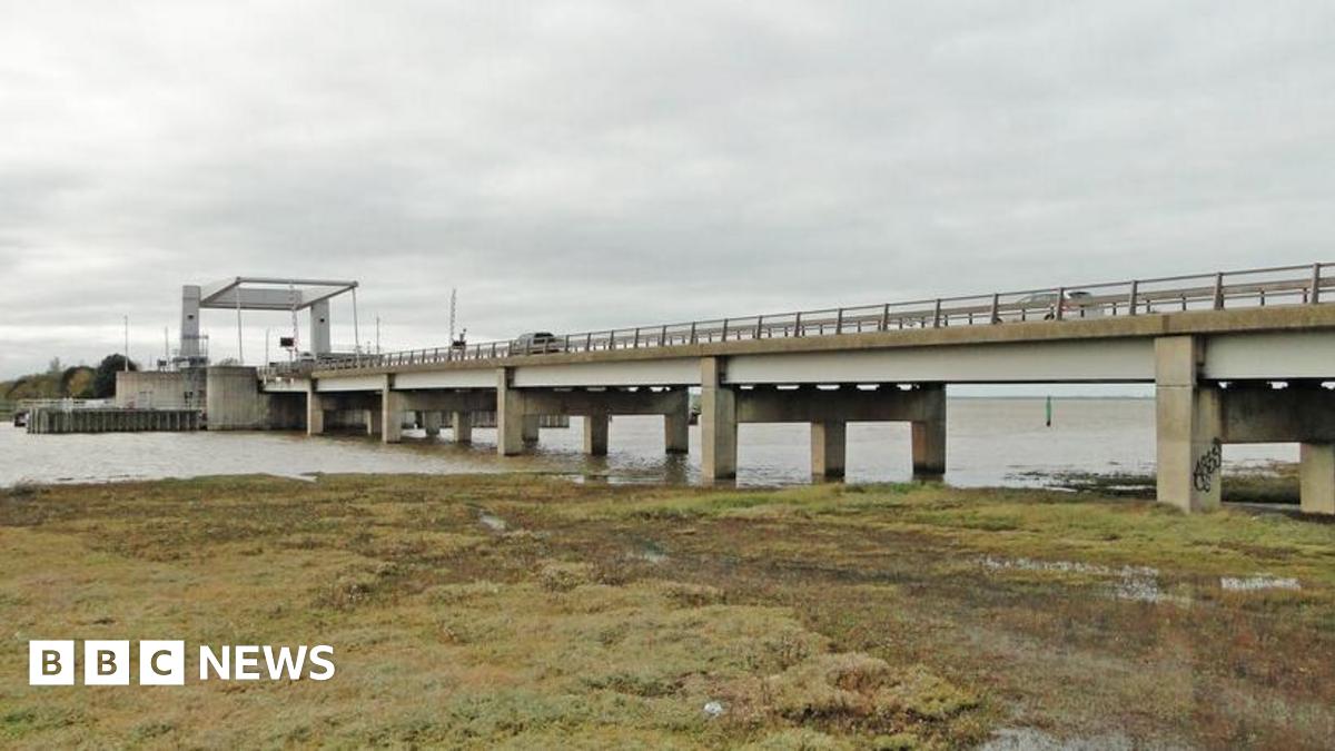 A47 Great Yarmouth Breydon Bridge due to have overnight closures - BBC News
