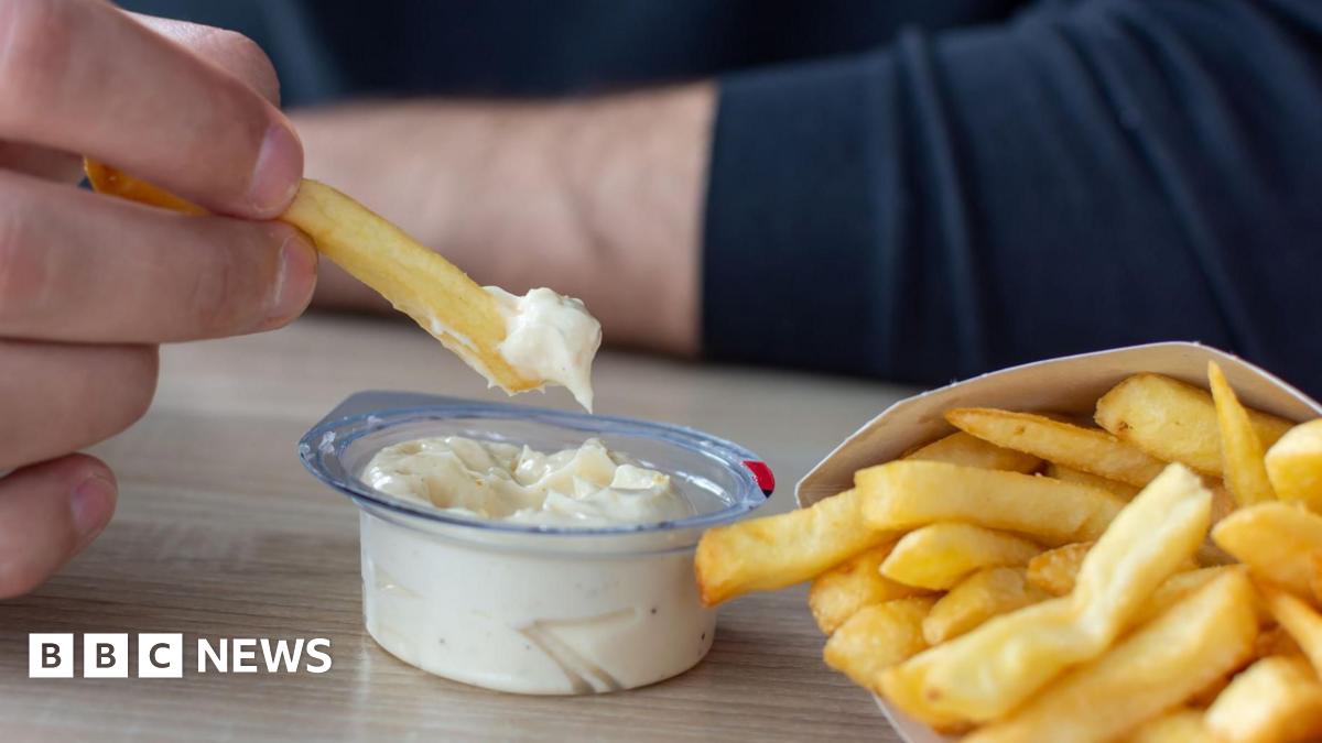 More than 20 products recalled over peanut contamination fears - BBC News