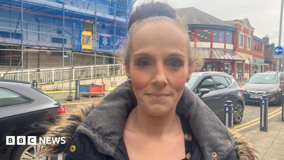 Manchester: 'Trying to hold it together' in a housing crisis - BBC News