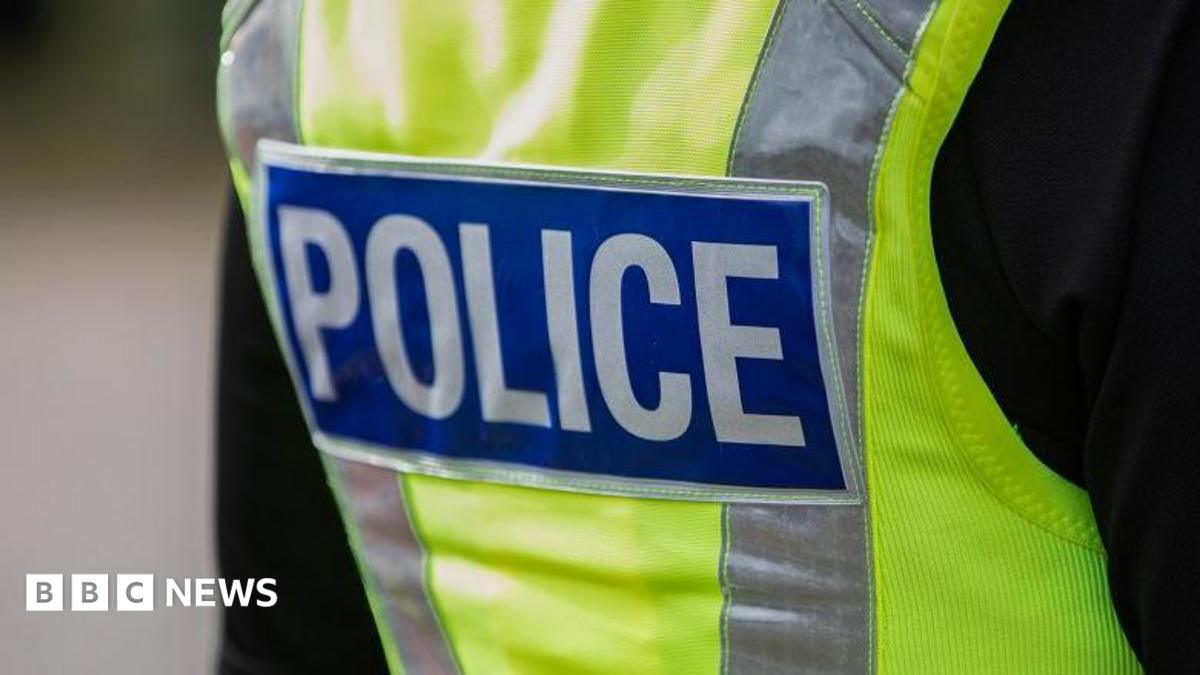 Man charged with murder over fatal stabbing in Headingley - BBC News