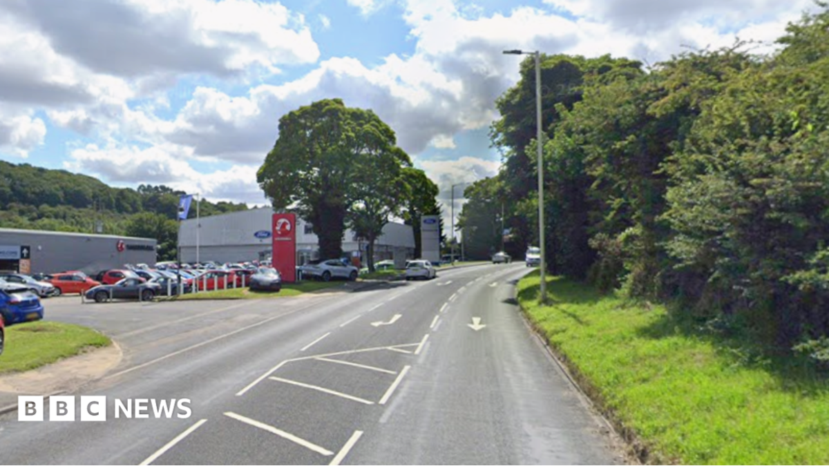 Bid to find injured teen cyclist after crash in Scarborough - BBC News
