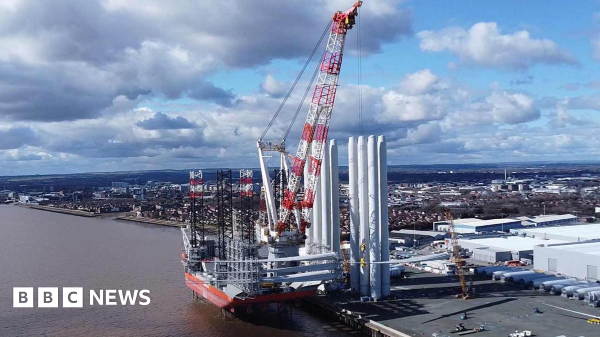 Huge ship to carry turbines from Hull to RWE Dogger Bank wind farm ...