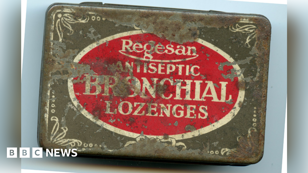 WW2 letter found in old tin donated to Littlehampton Museum - BBC News