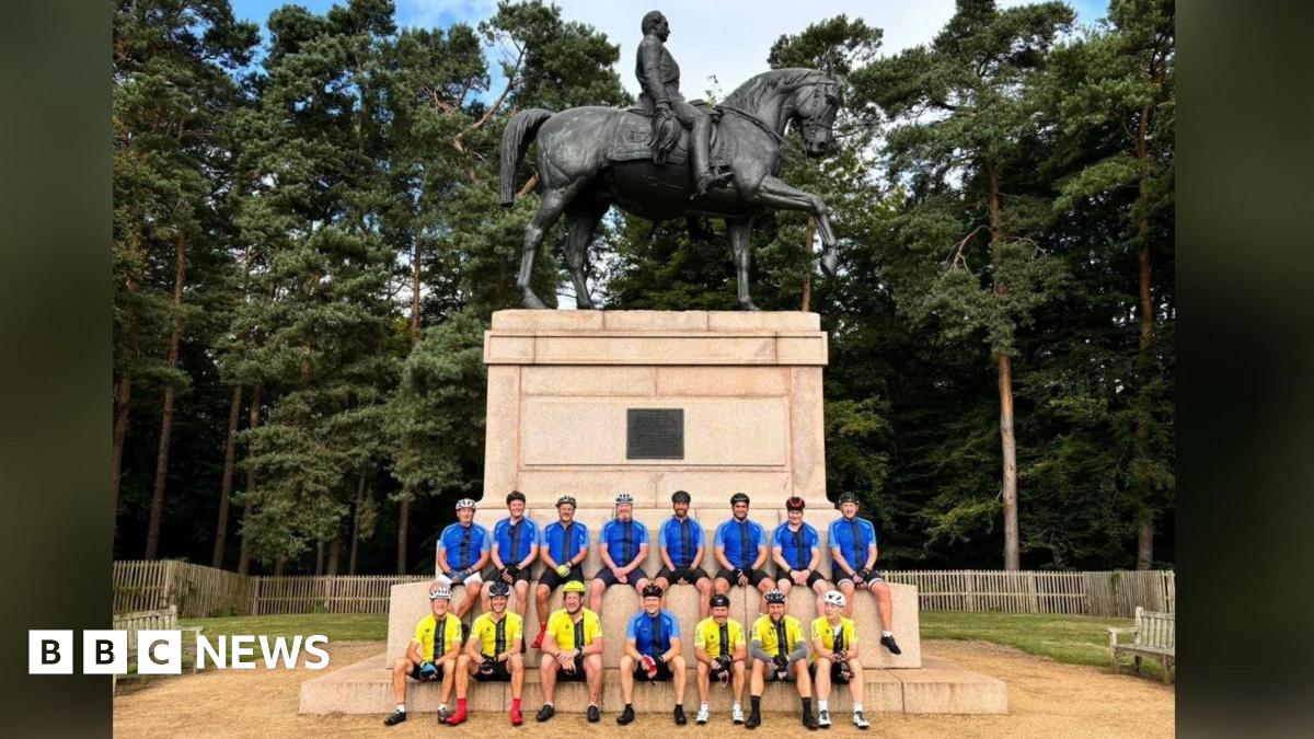 Surrey and Sussex police cycle in memory of fallen colleagues - BBC News