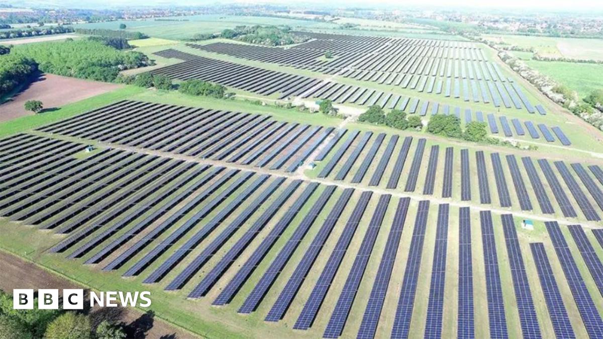 Government approves large solar farm near Howden. - BBC News