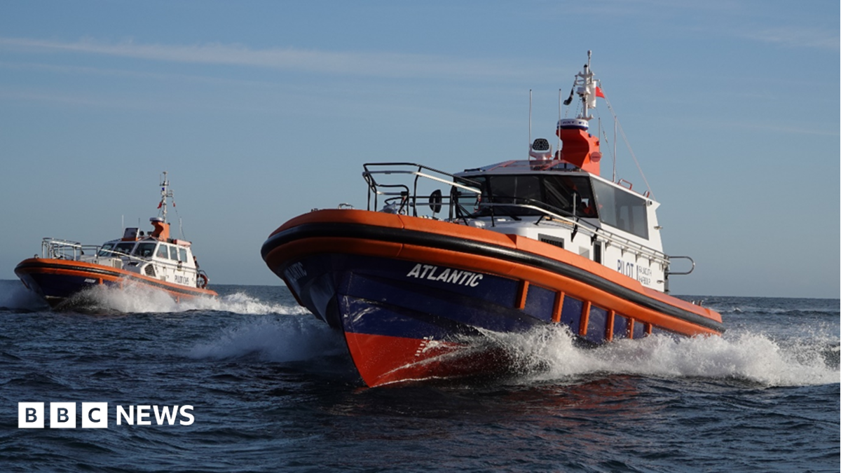 Falmouth Harbour gets new pilot boat powered by vegetable oil - BBC News
