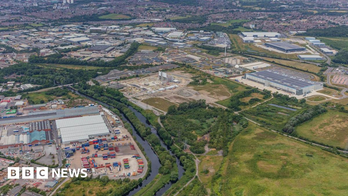 Microsoft to build 'hyperscale data centre' near Leeds - BBC News