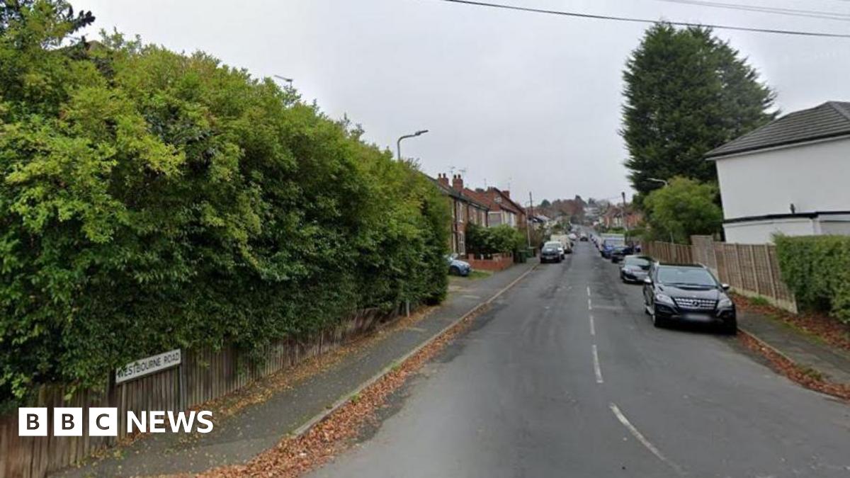 Wolverhampton shooting leaves man seriously hurt in hospital - BBC News