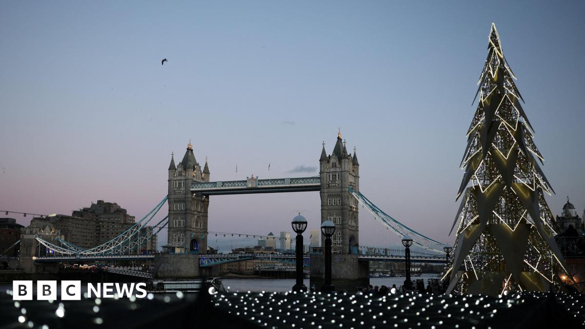 Capital cracks down on crime as Christmas approaches - BBC News