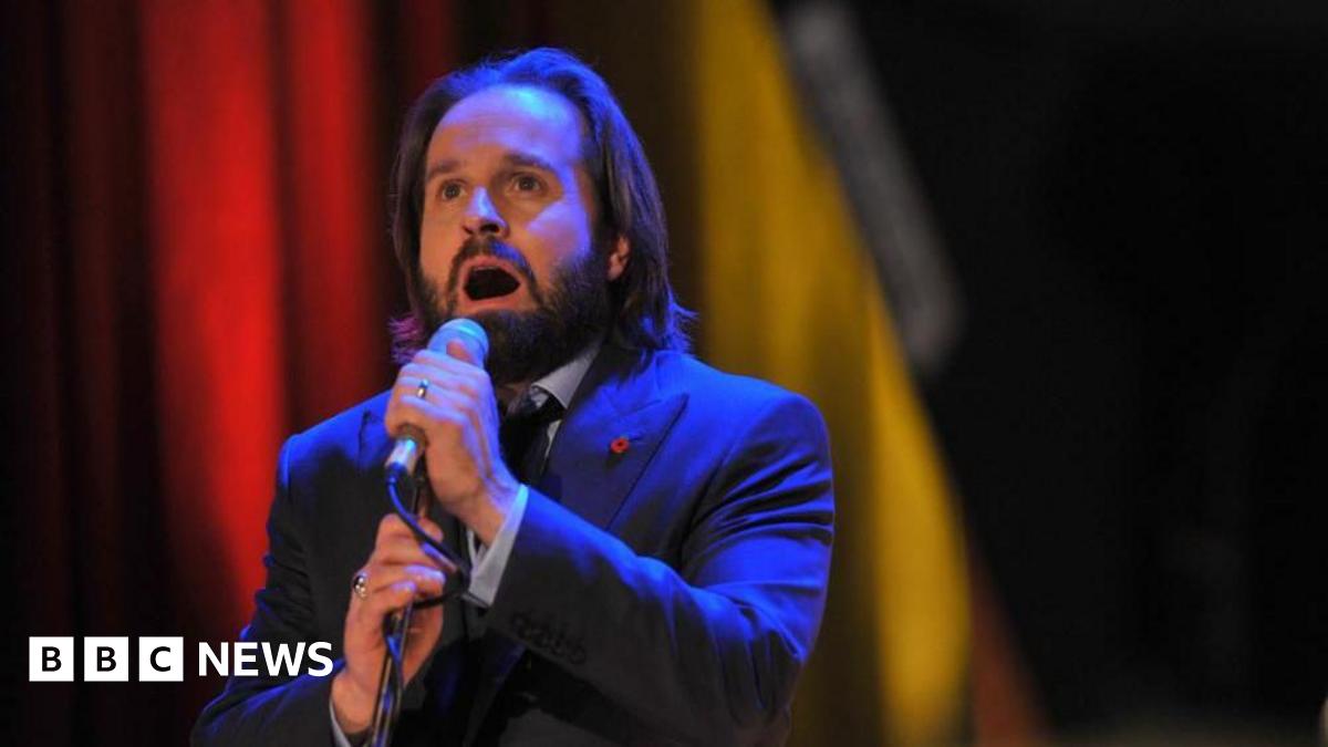 Alfie Boe to unveil rose in memory of father - BBC News