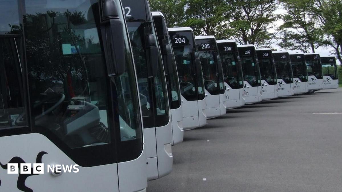 No 'immediate threat' of disruption in Manx bus driver dispute - BBC News