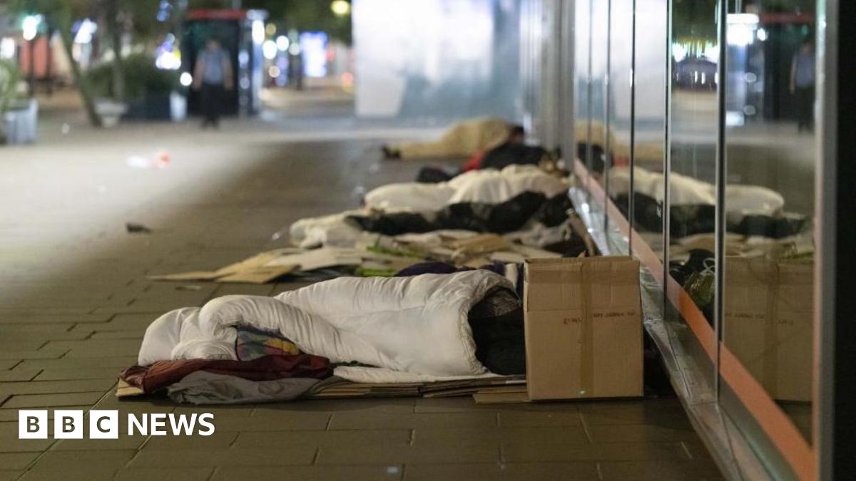 London's 'worrying' increase in young rough sleepers - BBC News