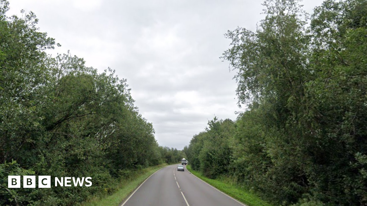 Downham Market: Van driver dies in five-vehicle crash - BBC News