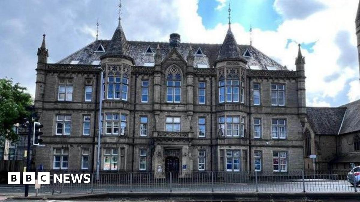 Revamp of University of Huddersfield's Ramsden Building approved - BBC News