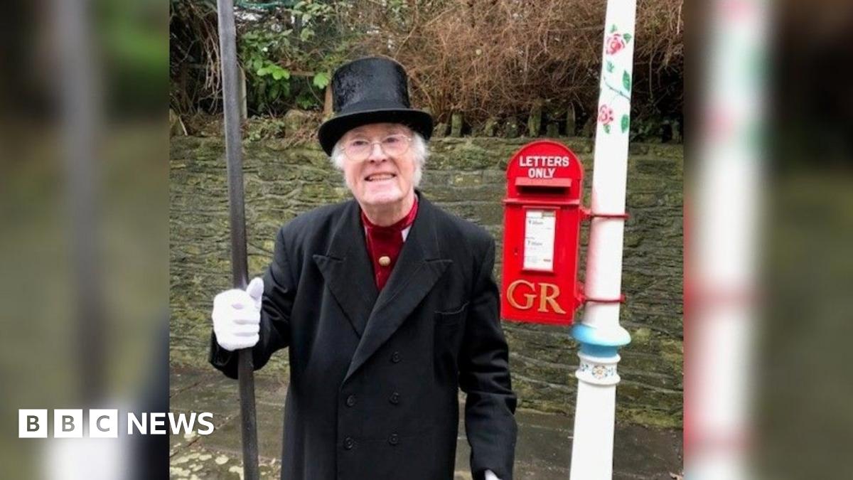 Frome Valentine's Day lamp tradition to continue with new host - BBC News