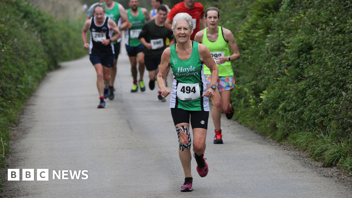 Cornwall marathon champion says age is no barrier to running - BBC News
