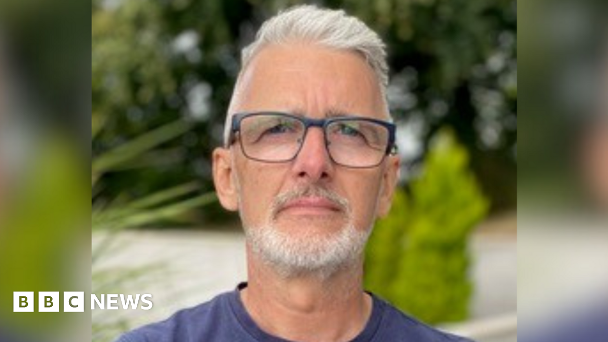 'Heart-wrenching' moment GP got cancer diagnosis - BBC News