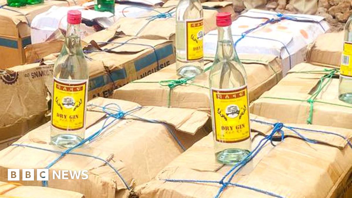 Somalia alcohol: The dangerous life of a smuggler - BBC News