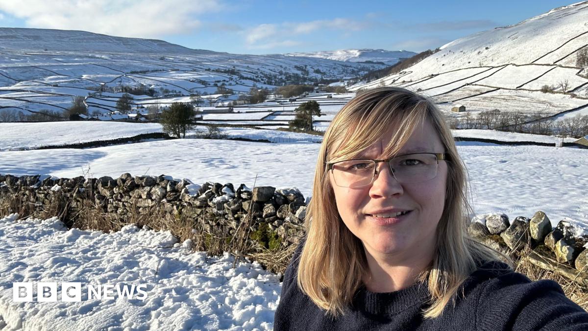 Yorkshire Dales farmers on being cut off by snow drifts - BBC News