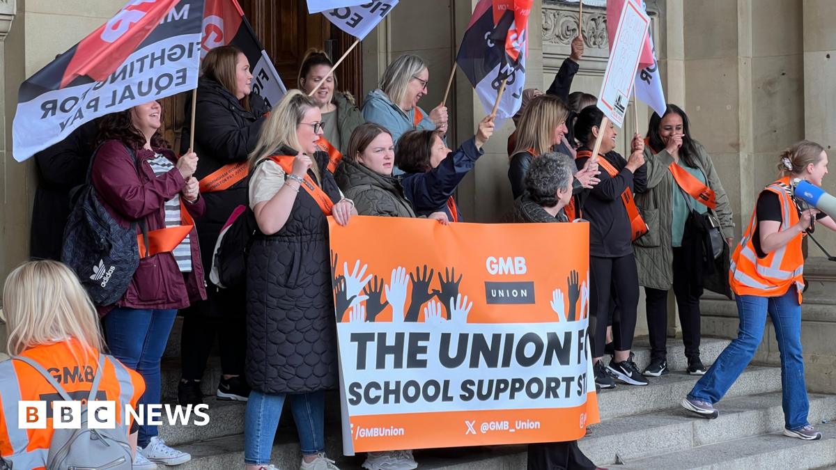 Staff at 70 Birmingham schools balloted over strike action - BBC News