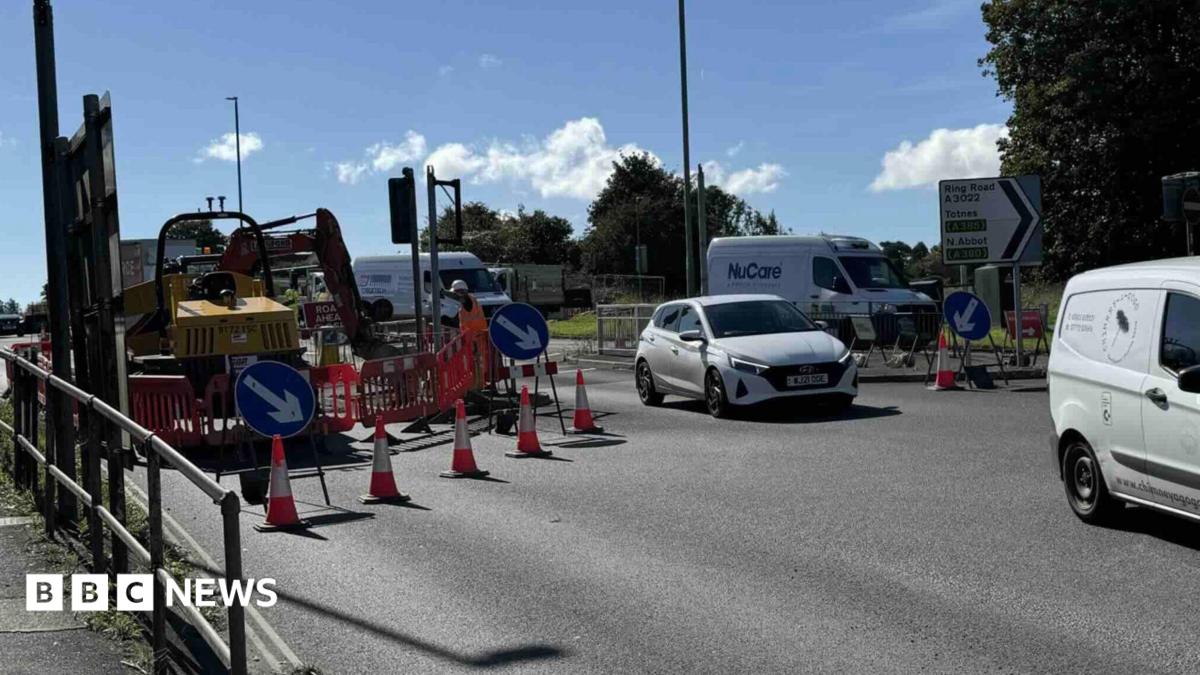 Brixham traffic jams easing says council amid chaos claims - BBC News