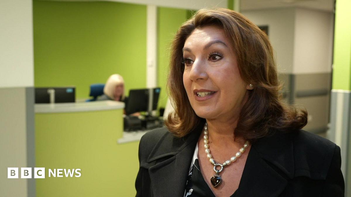 Jane McDonald opens £6m Pinderfields Hospital MRI suite - BBC News
