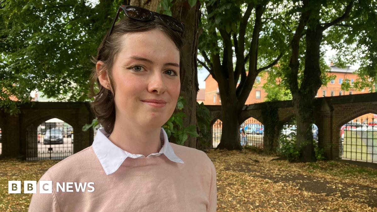 Living as a woman is 'best decision' despite £4K HRT bill - BBC News