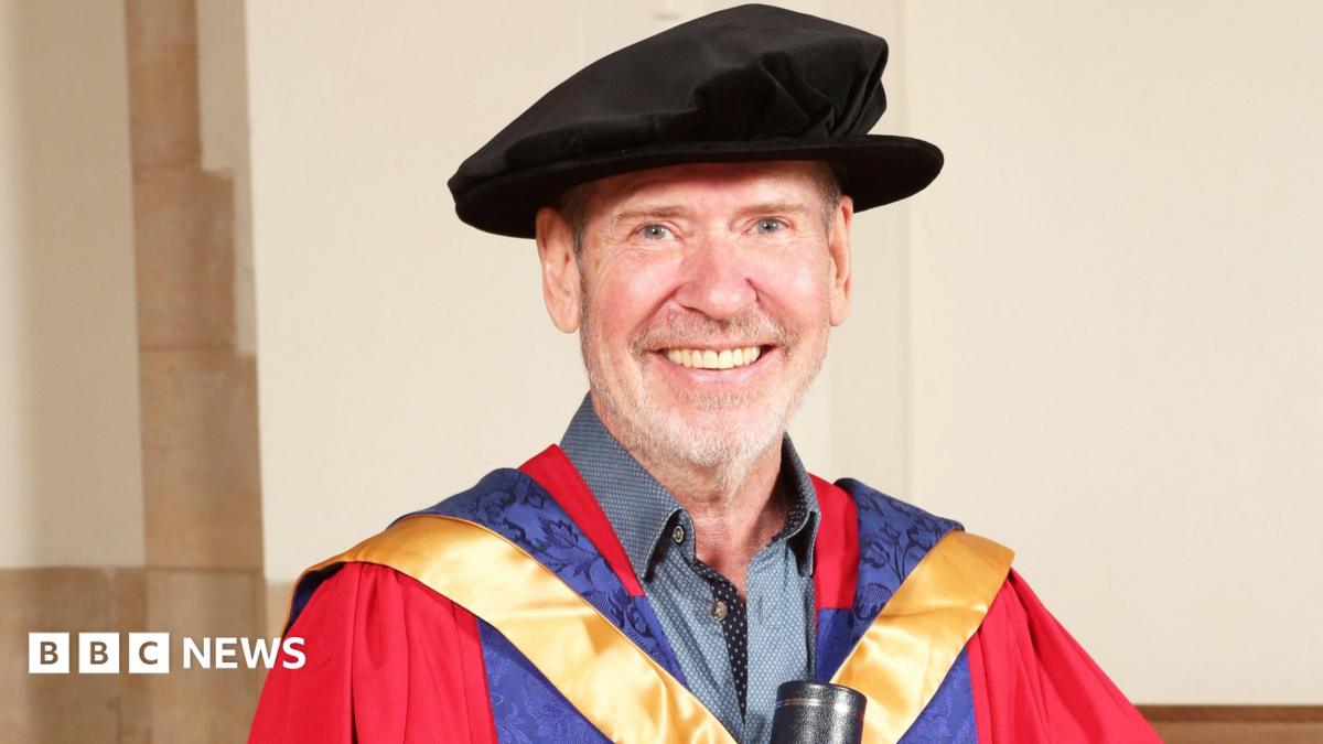 Steve Lillywhite awarded honorary University of Surrey degree - BBC News
