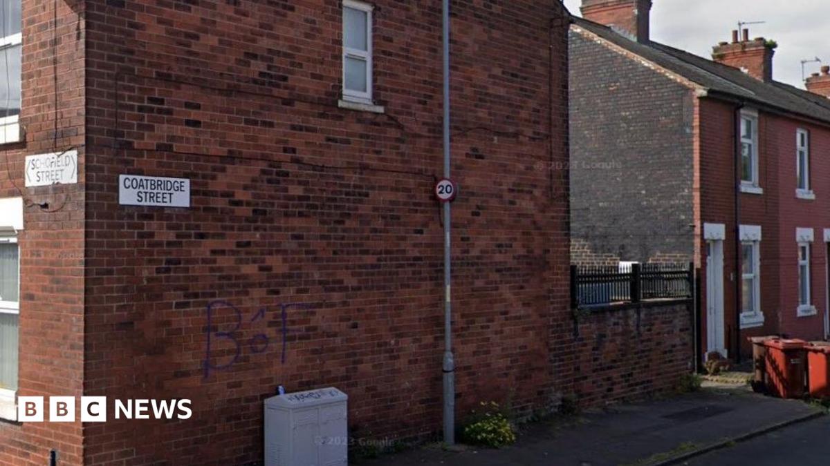 Manchester: Probe into cause of explosion at terraced house - BBC News