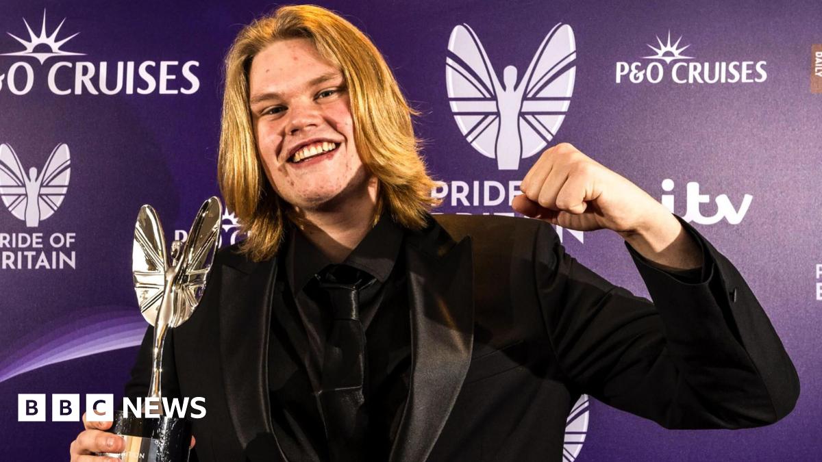 The Hull Boy wins Pride of Britain Special Recognition Award - BBC News