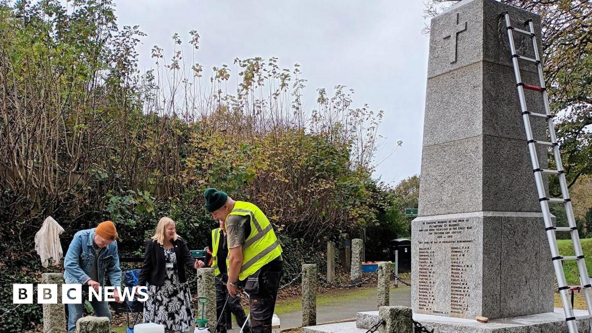 Plympton war memorial deep cleaned ahead of Remembrance Day - BBC News