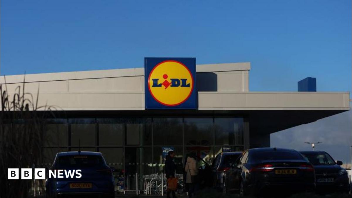 Surrey: Lidl plans supermarket and housing in Warlingham - BBC News