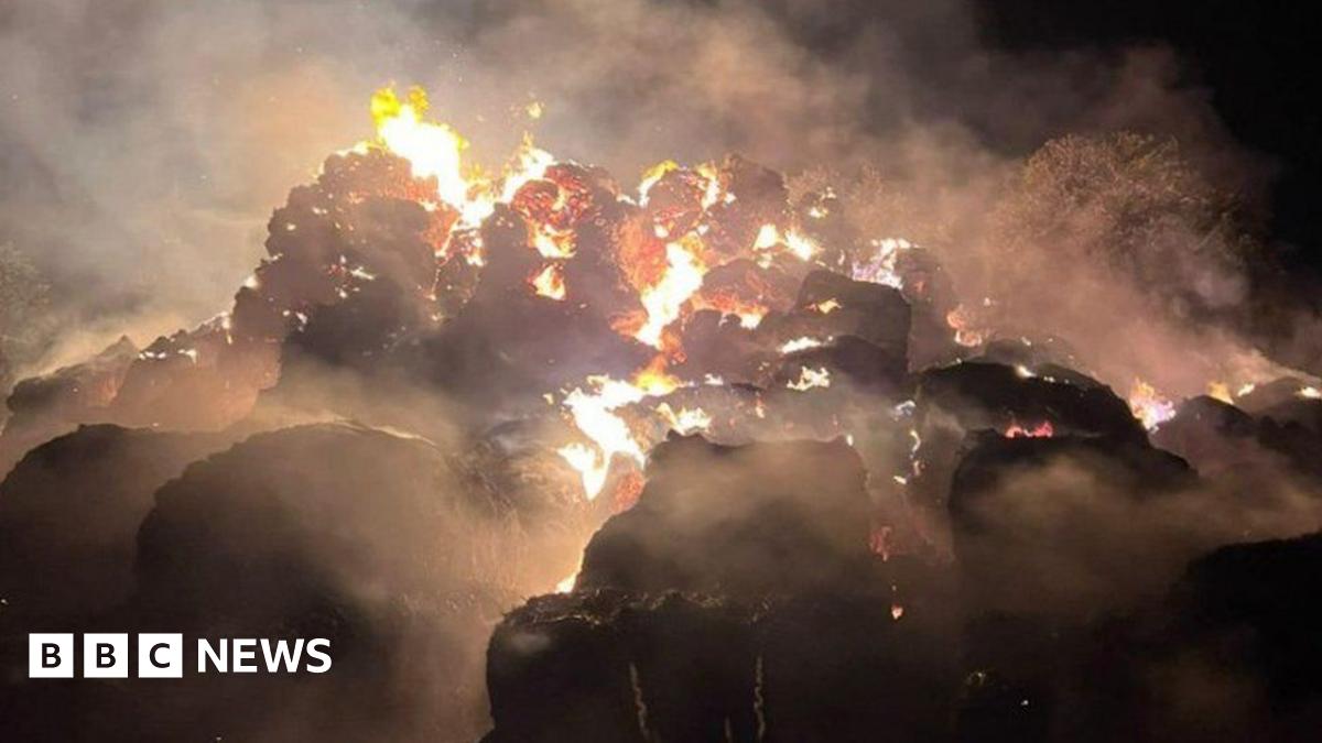 Witney: Firefighters tackle large burning haystack - BBC News