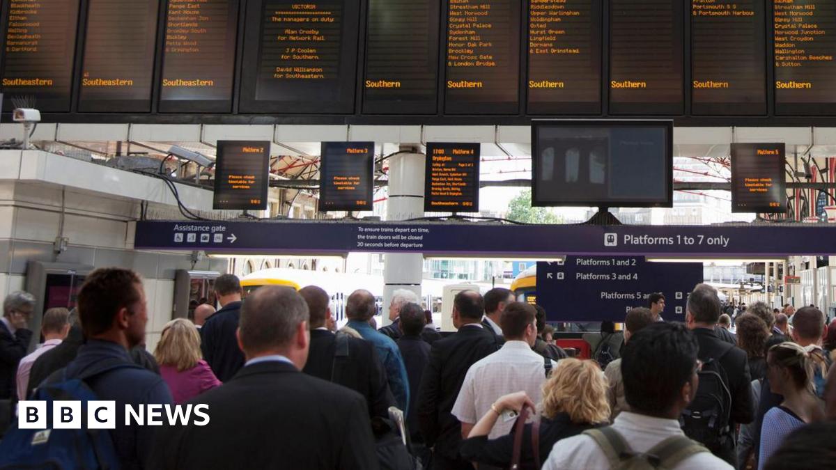 Southeastern: Signal faults cause Kent rail disruption - BBC News