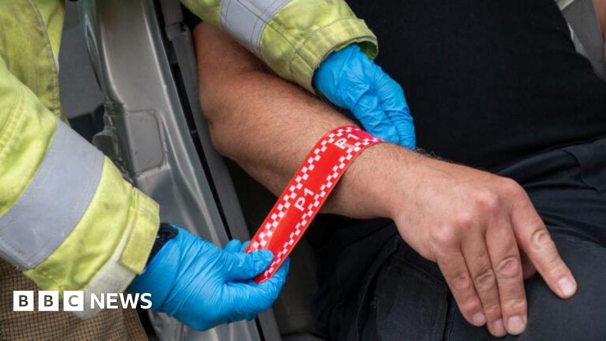 Ten-second triage kits for all Northamptonshire fire engines - BBC News