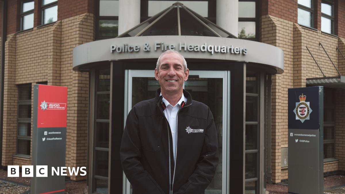 Avon Fire and Rescue Service: Chief Fire Officer to retire - BBC News